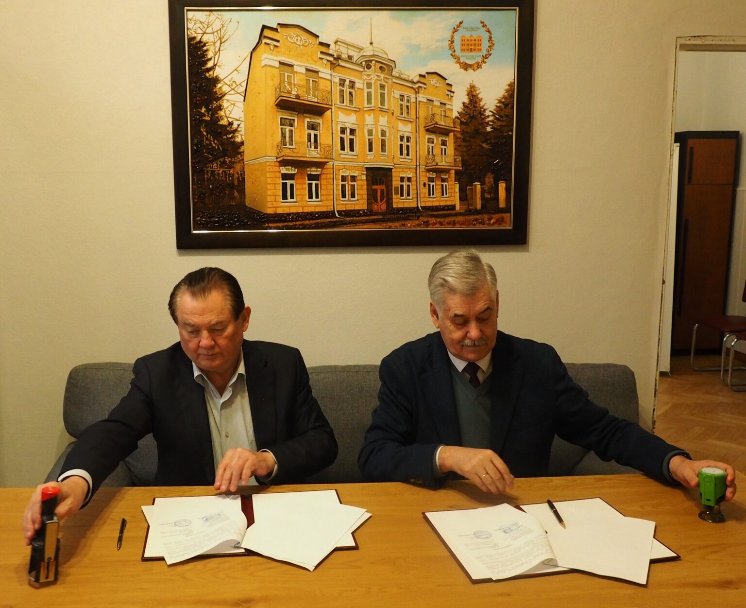 The National Academy of Medical Sciences of Ukraine and the NGO «Mayors ...